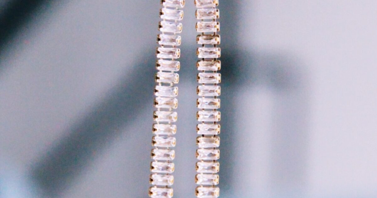 Bazou | Lange crystal oorbel